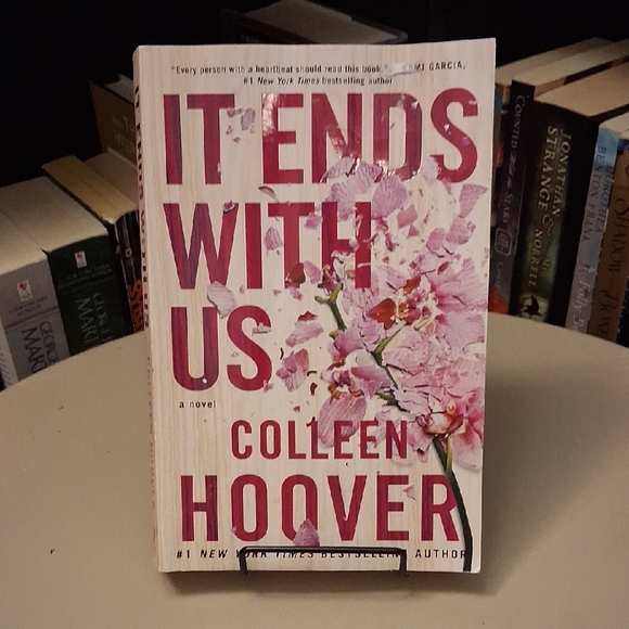paperback | Accents | It Ends With Us By Colleen Hoover | Poshmark
